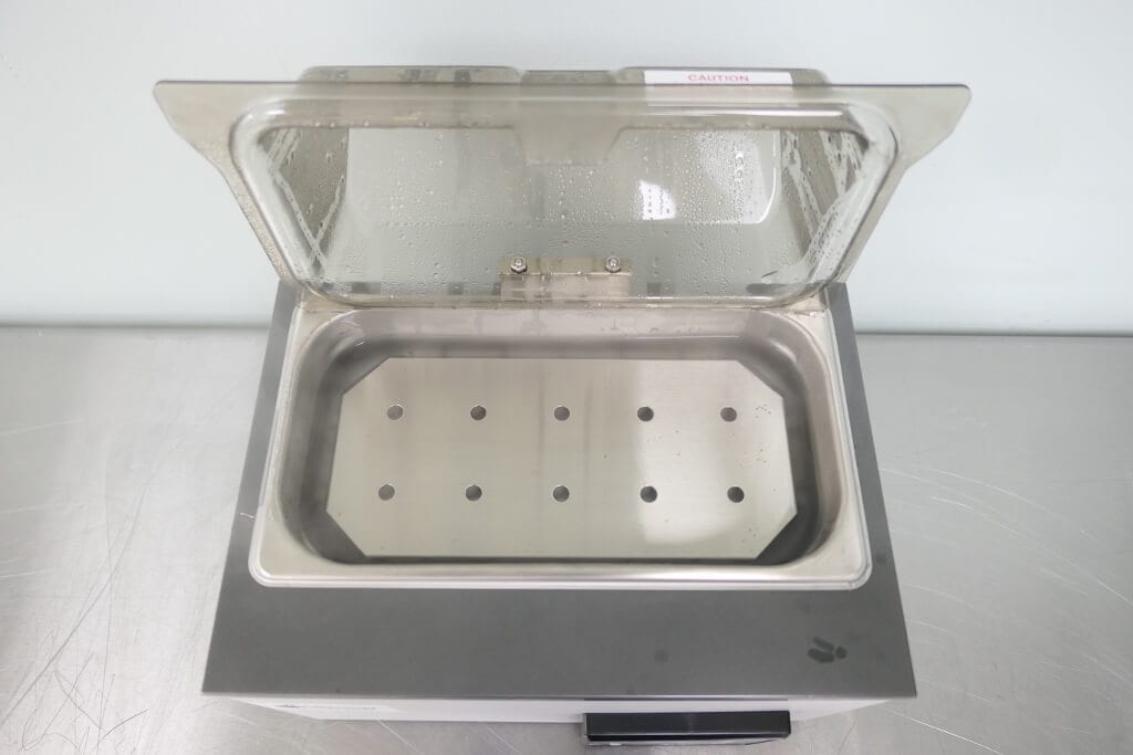 VWR Waterbath 5L with Digital Controls - The Lab World Group