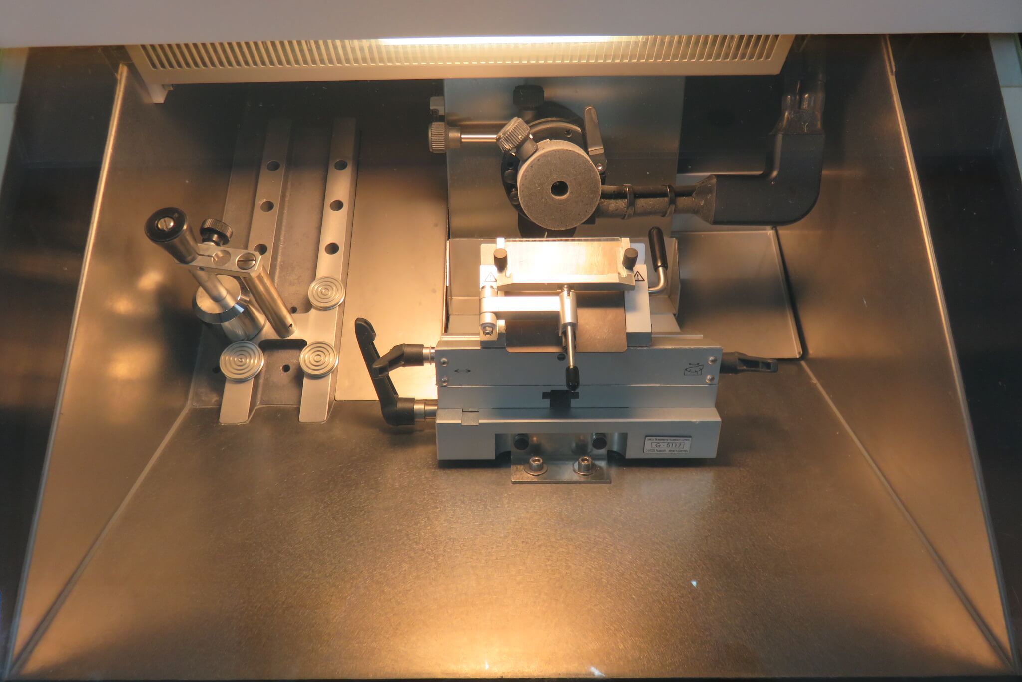 Leica CM3050S Cryostat - The Lab World Group