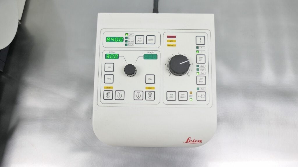 Leica RM2165 Rotary Microtome - The Lab World Group