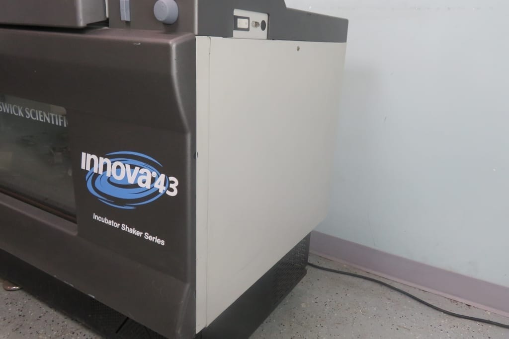 New Brunswick Innova 43 Incubator Shaker