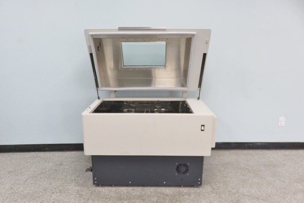 New Brunswick Innova 4300 Incubator Shaker