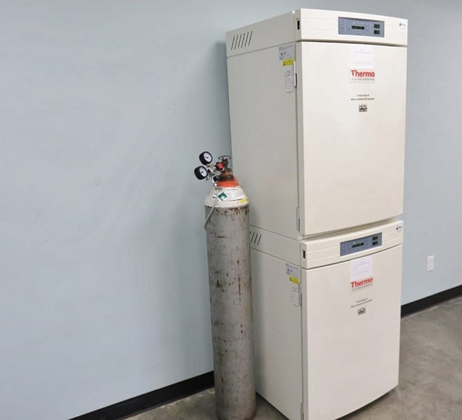 Thermo 3120 CO2 Water Jacketed Incubator - Dual Stack