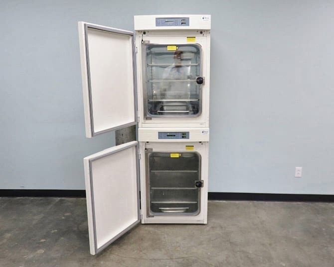 Thermo 3120 CO2 Water Jacketed Incubator - Dual Stack
