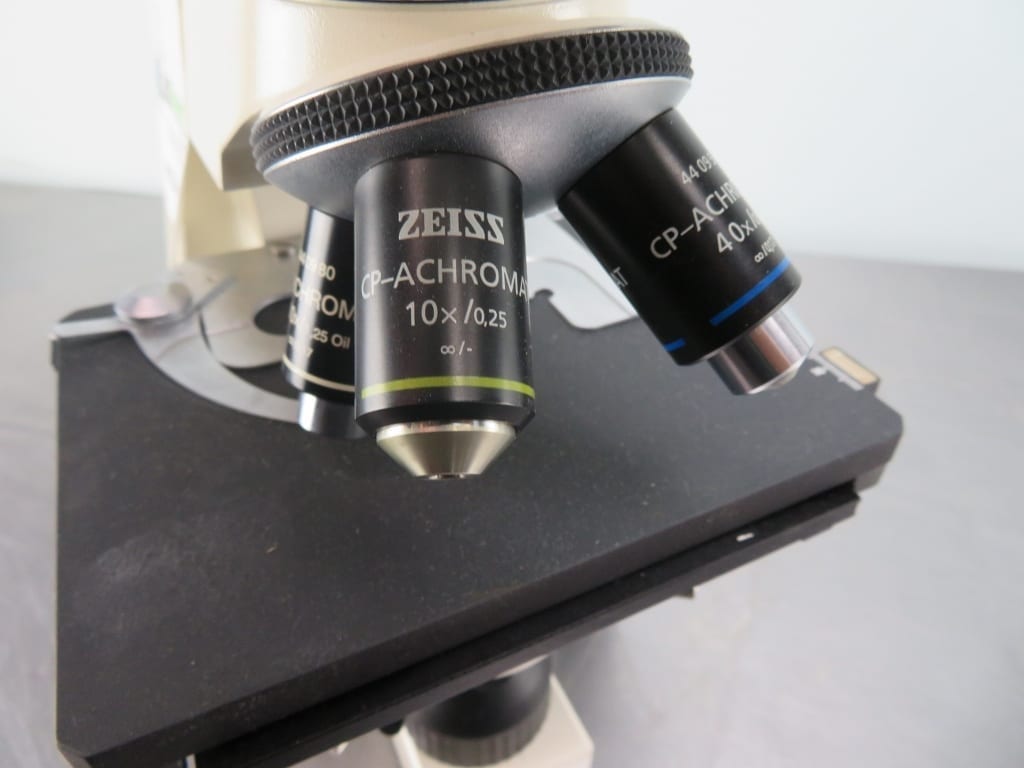 Zeiss Axiostar Plus Microscope