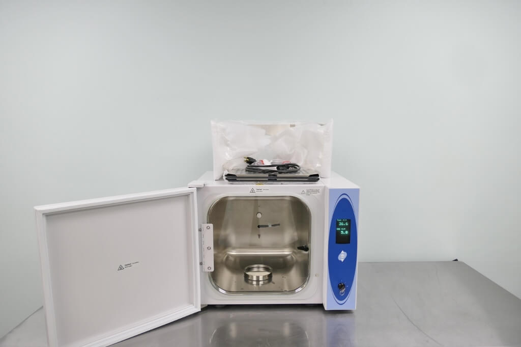Mini Air Jacketed CO2 Incubator - The Lab World Group