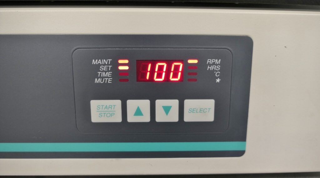 Innova 2300 Platform Shaker - The Lab Word Group