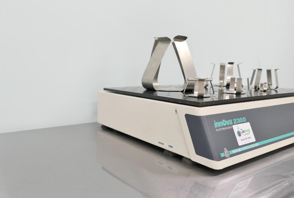 Innova 2300 Platform Shaker - The Lab Word Group