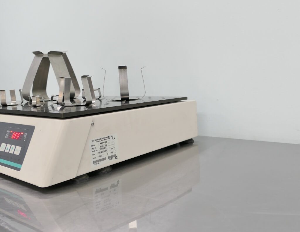 Innova 2300 Platform Shaker - The Lab Word Group