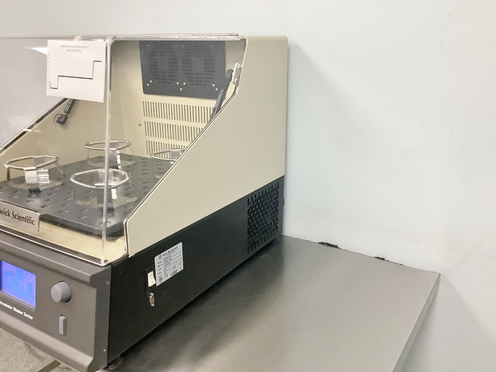 New Brunswick Incubator Shaker Innova 40R