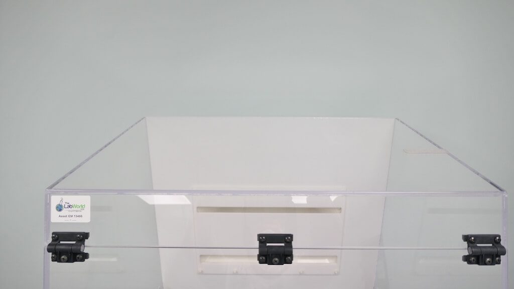 Flow Sciences PCR Workstation - The Lab World Group