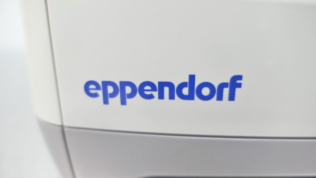 Eppendorf 5420 Centrifuge - The Lab World Group