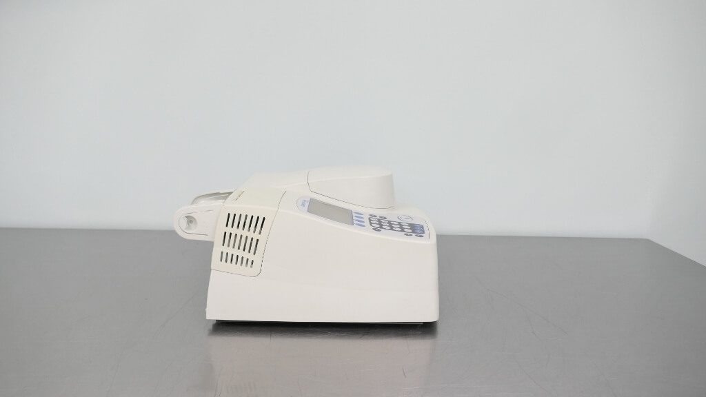 Thermo Genesys 10S UV-Vis Spectrophotometer
