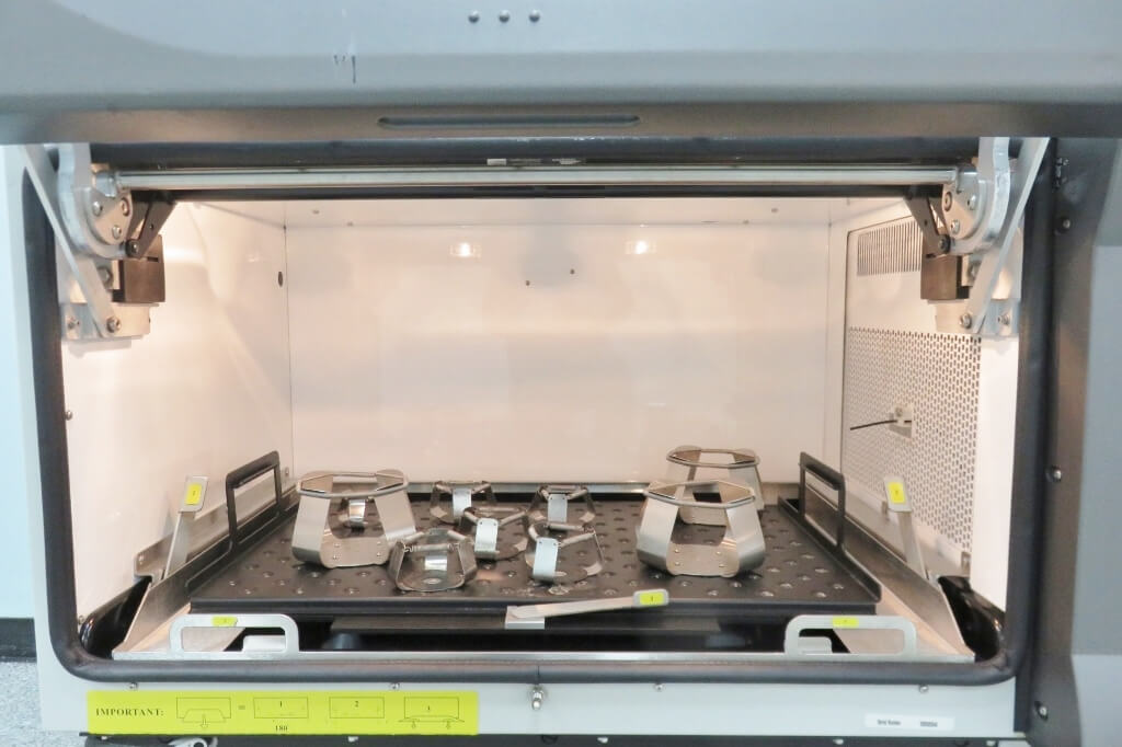 New Brunswick Innova 44 Incubator Shaker