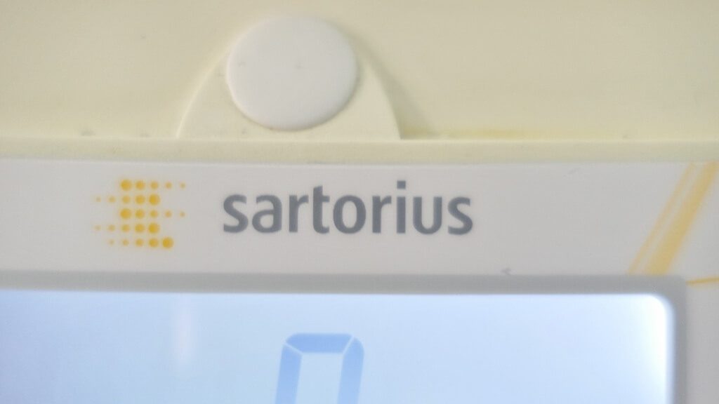 Sartorius Balance AY10000 - The Lab World Group