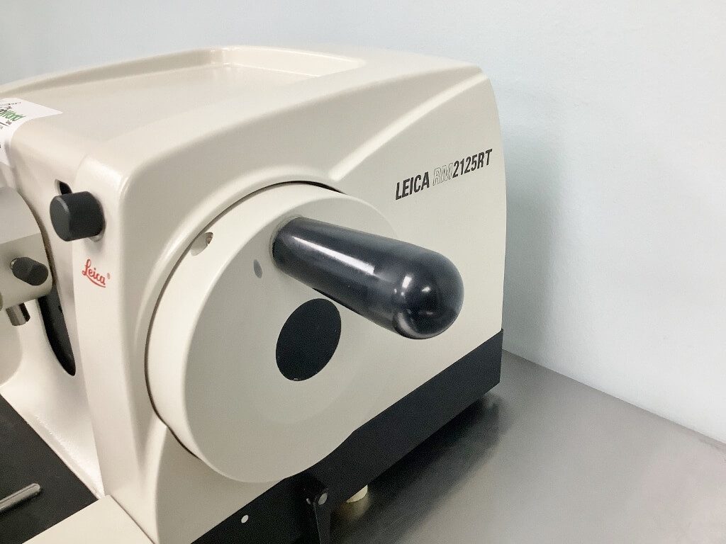 Leica RM2125RT Microtome - The Lab World Group