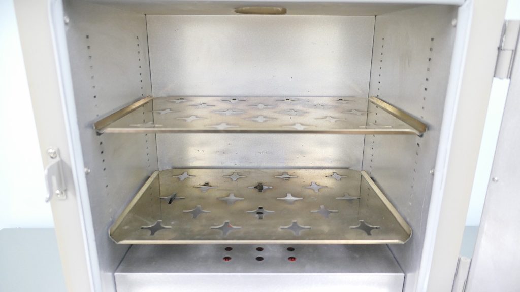 VWR Lab Oven 1320 - The Lab World Group