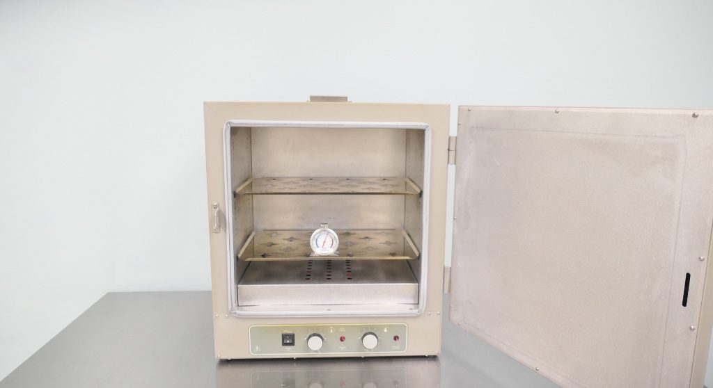 VWR Lab Oven 1320 - The Lab World Group