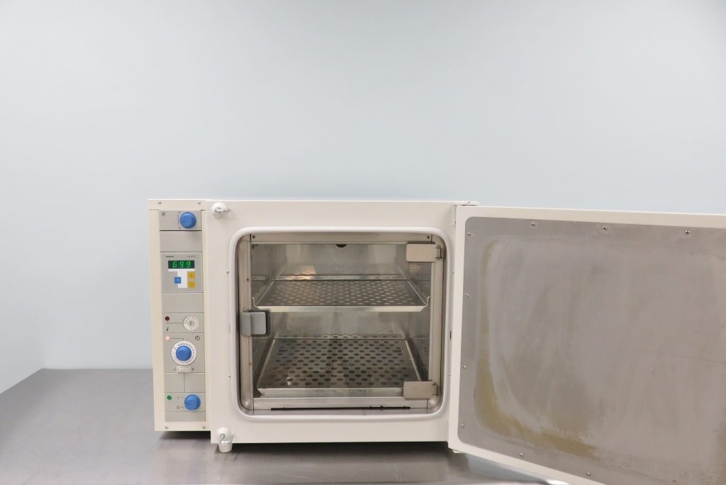 Thermo Heraeus Incubator - The Lab World Group