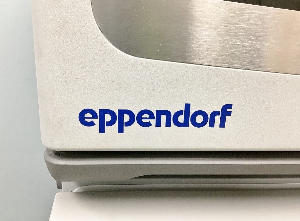 Eppendorf Innova Incubator Shaker S44i - The Lab World Group
