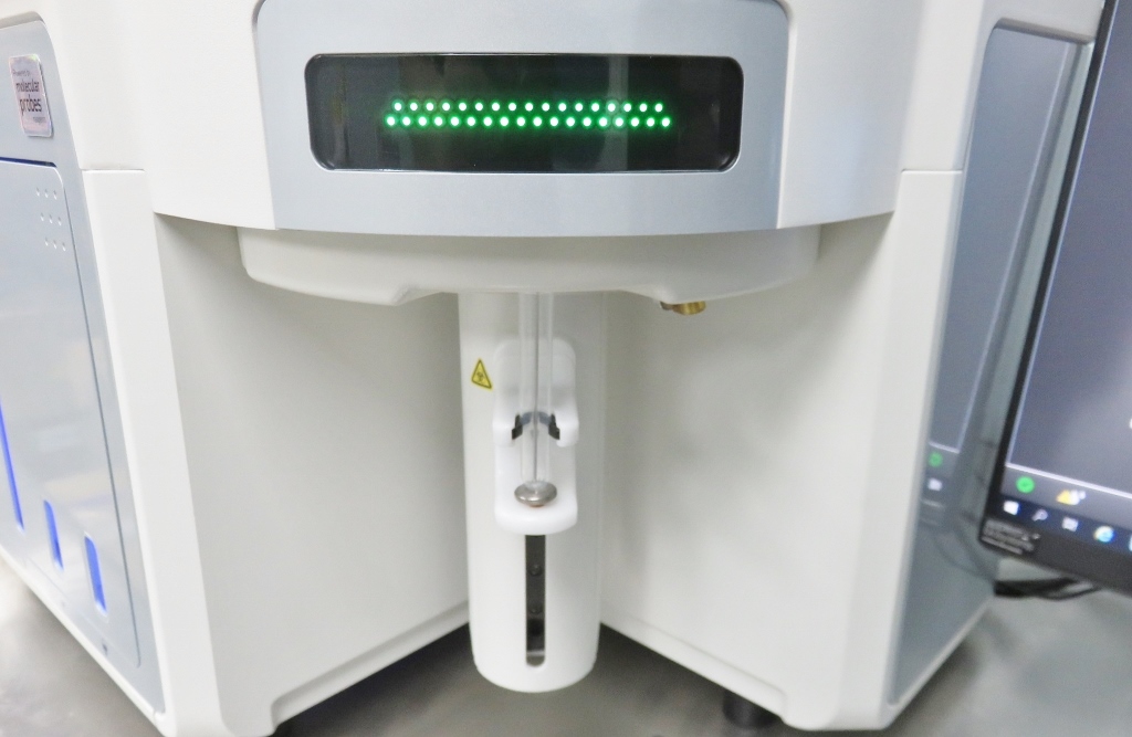 Attune NxT Flow Cytometer - 4 Laser System - The Lab World Group