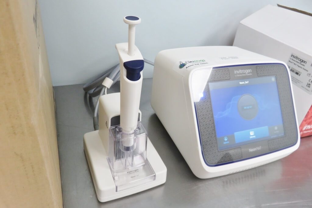 Invitrogen Neon NxT Electroporation System