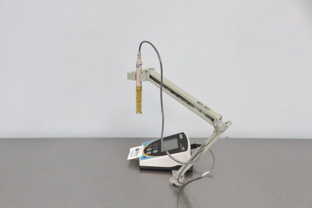 Oakton PC 700 pH/Conductivity Meter - The Lab World Group