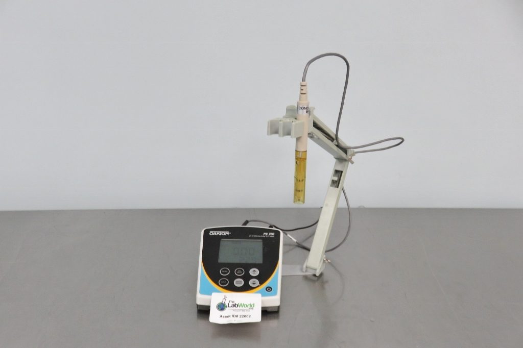 Oakton PC 700 pH/Conductivity Meter - The Lab World Group