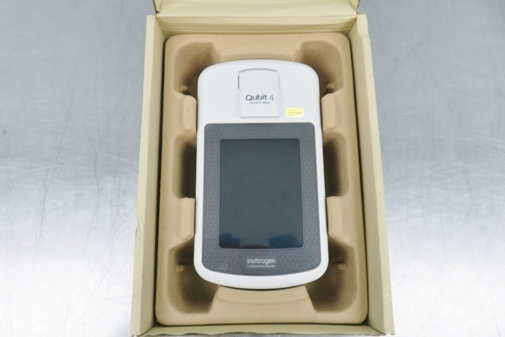 Qubit 4 Fluorometer – Still in Box - The Lab World Group
