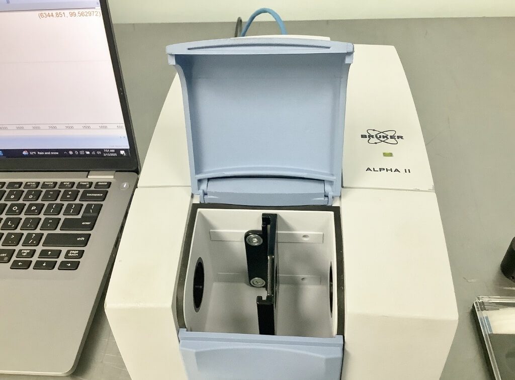 Bruker Alpha II FTIR Spectrometer - The Lab World Group