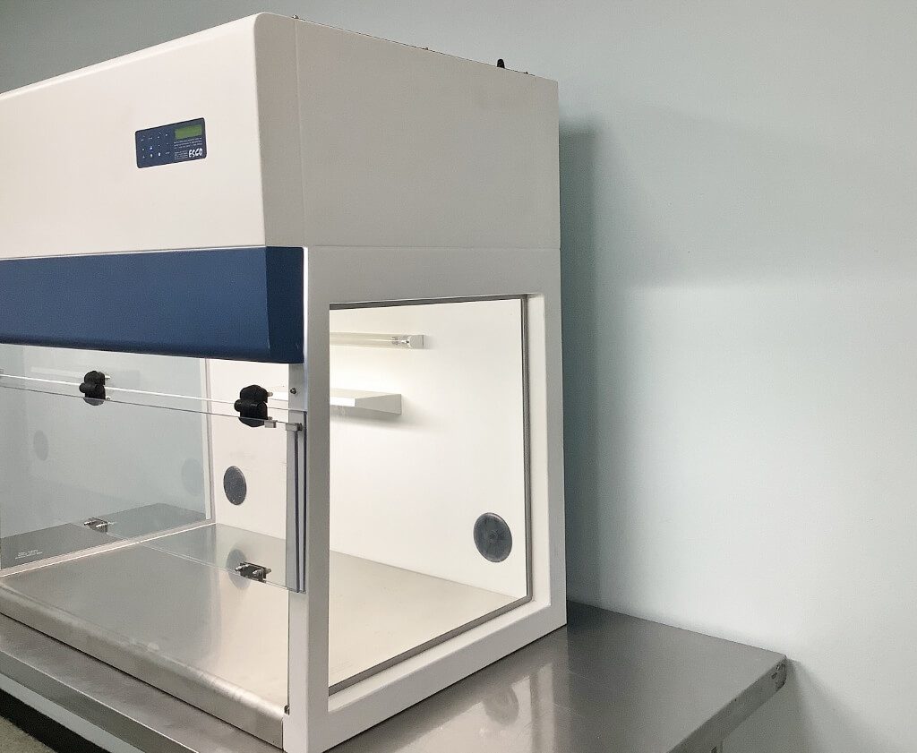 ESCO PCR Cabinet - The Lab World Group