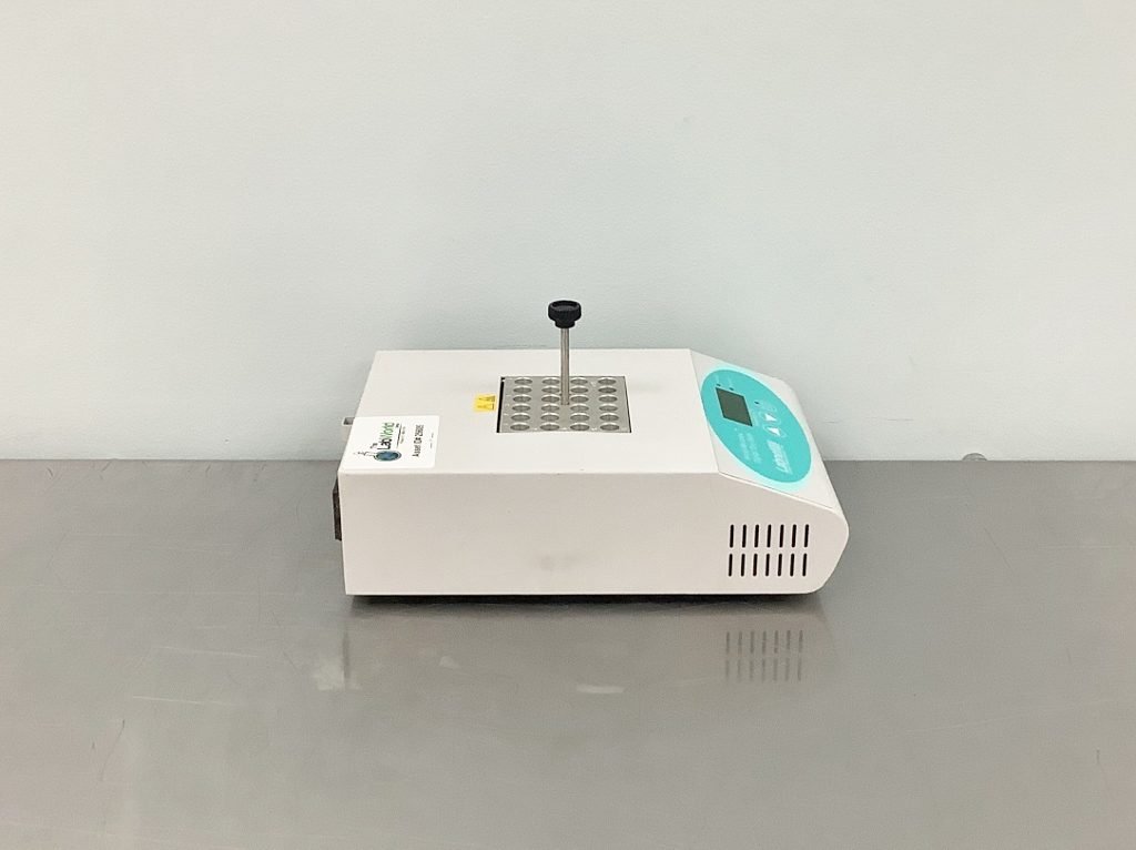 Labnet AccuBlock Digital Dry Bath D1100 - The Lab World Group