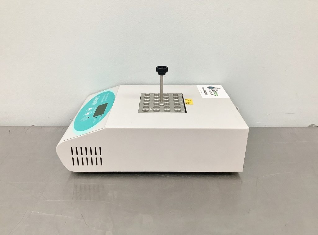 Labnet AccuBlock Digital Dry Bath D1100 - The Lab World Group